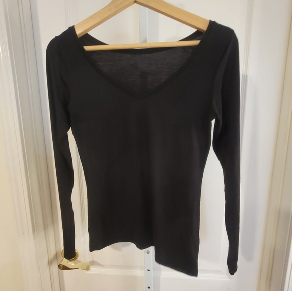 Uniqlo | Tops | Uniqlo Under Garment Tee Small | Poshmark